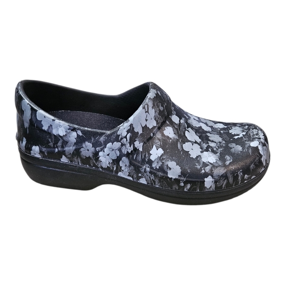 CROCS | Shoes | Crocs Neria Pro Ii Clog White Black Floral Womens 8 ...